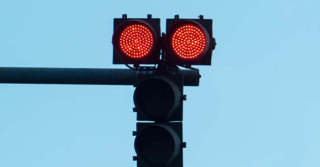 Beating the Red Light Fine in Dubai: Rules, Penalties, and Consequences
