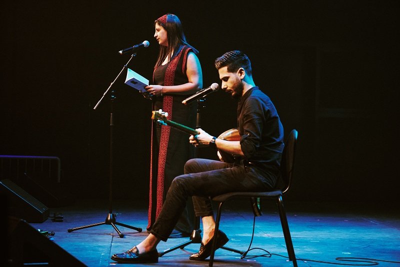UAE Poetry Slam Scene Heats Up with Musicians’ Critiques 2025