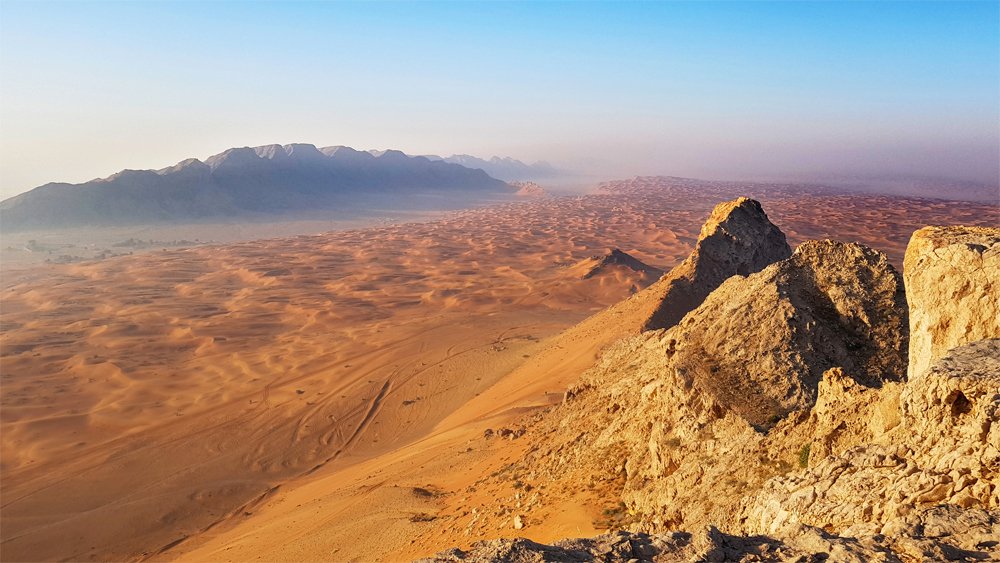 UAE Desert Fossils Shock Tourists Across the Mountains 2025